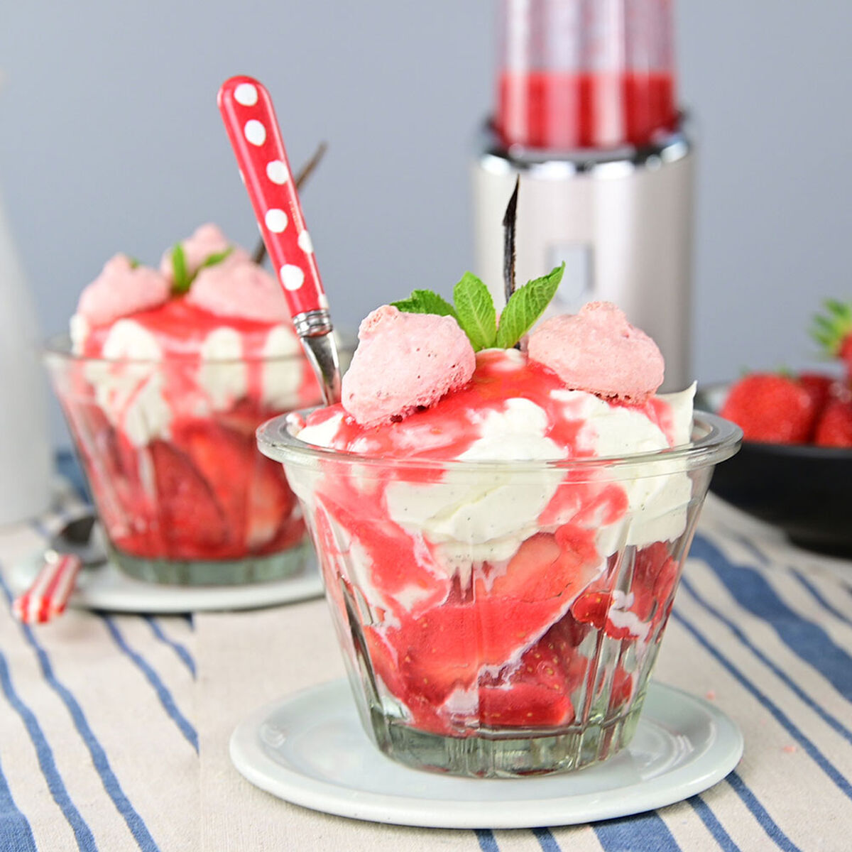 Strawberry & Bourbon Vanilla Fruit Coulis | Recipes | Cuisinart